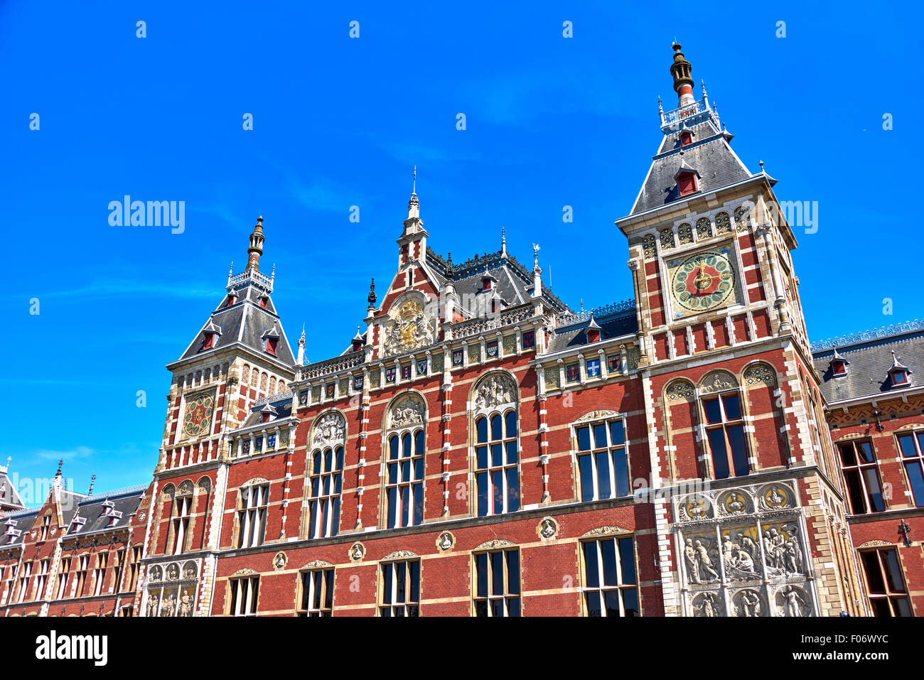 Utrecht hauptbahnhof und busbahnhof -Fotos und -Bildmaterial in hoher ...