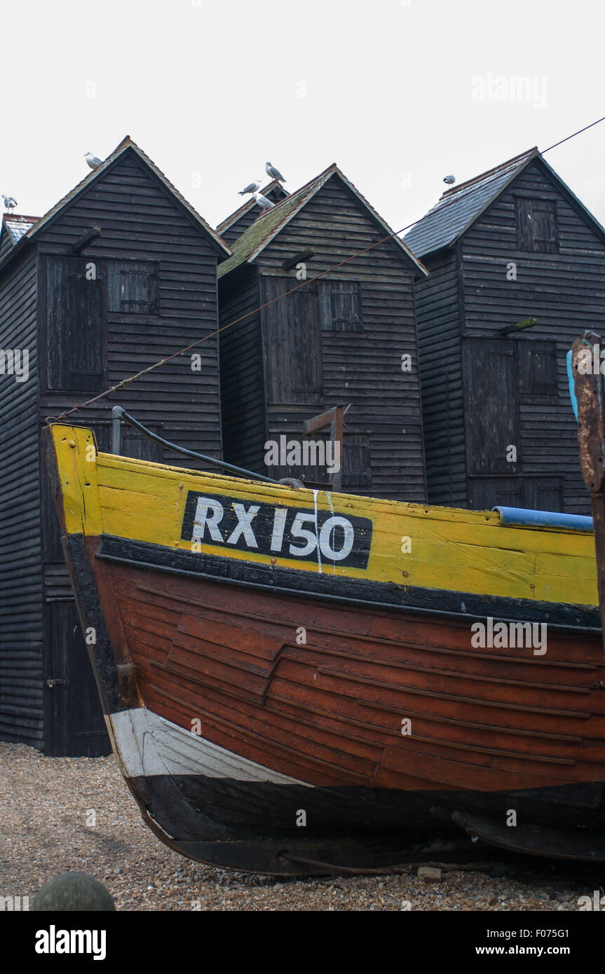 Hastings, East Sussex, England. Winter. Fishermens Hütten zum Trocknen ...