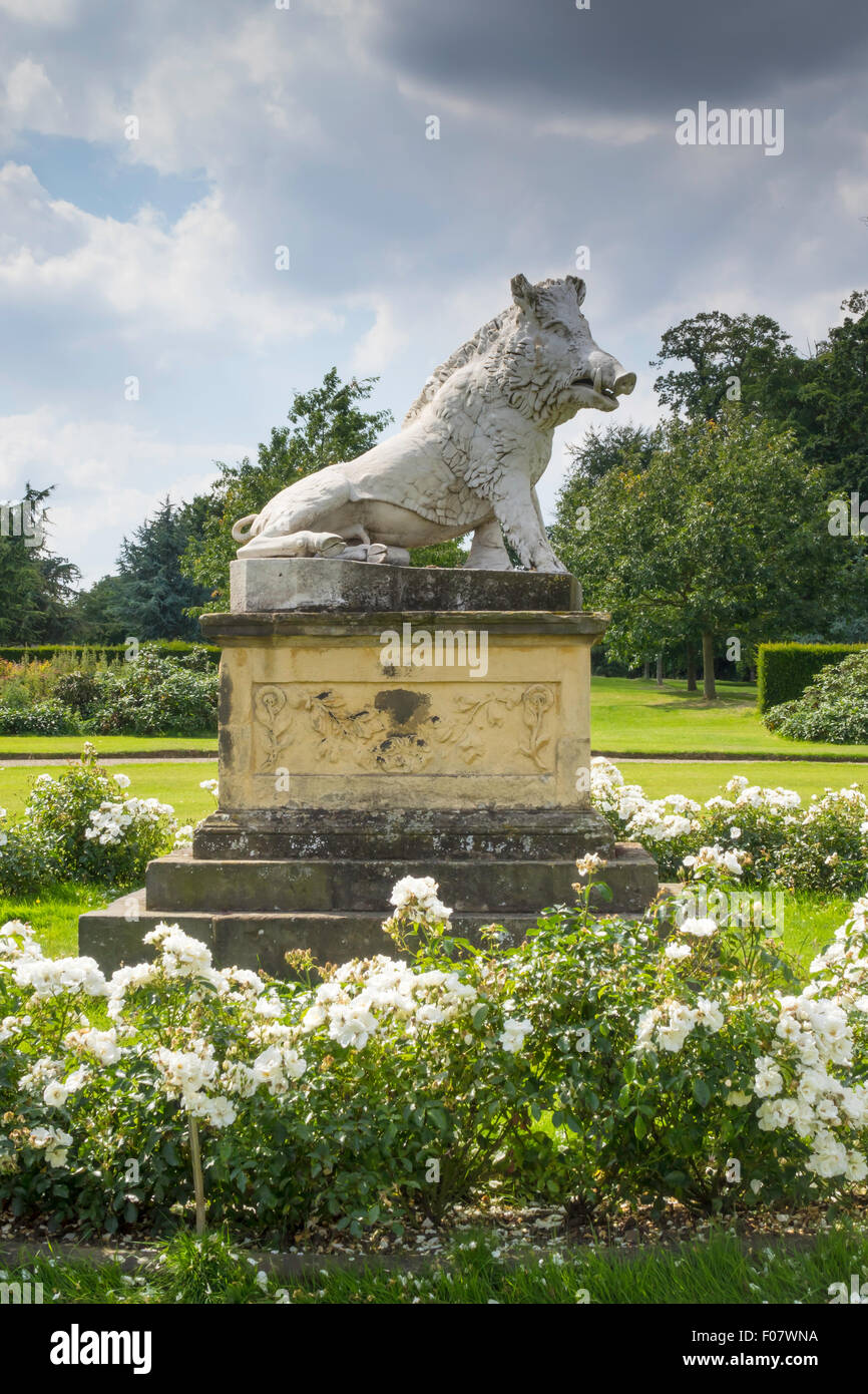Wildschwein statue -Fotos und -Bildmaterial in hoher Auflösung – Alamy