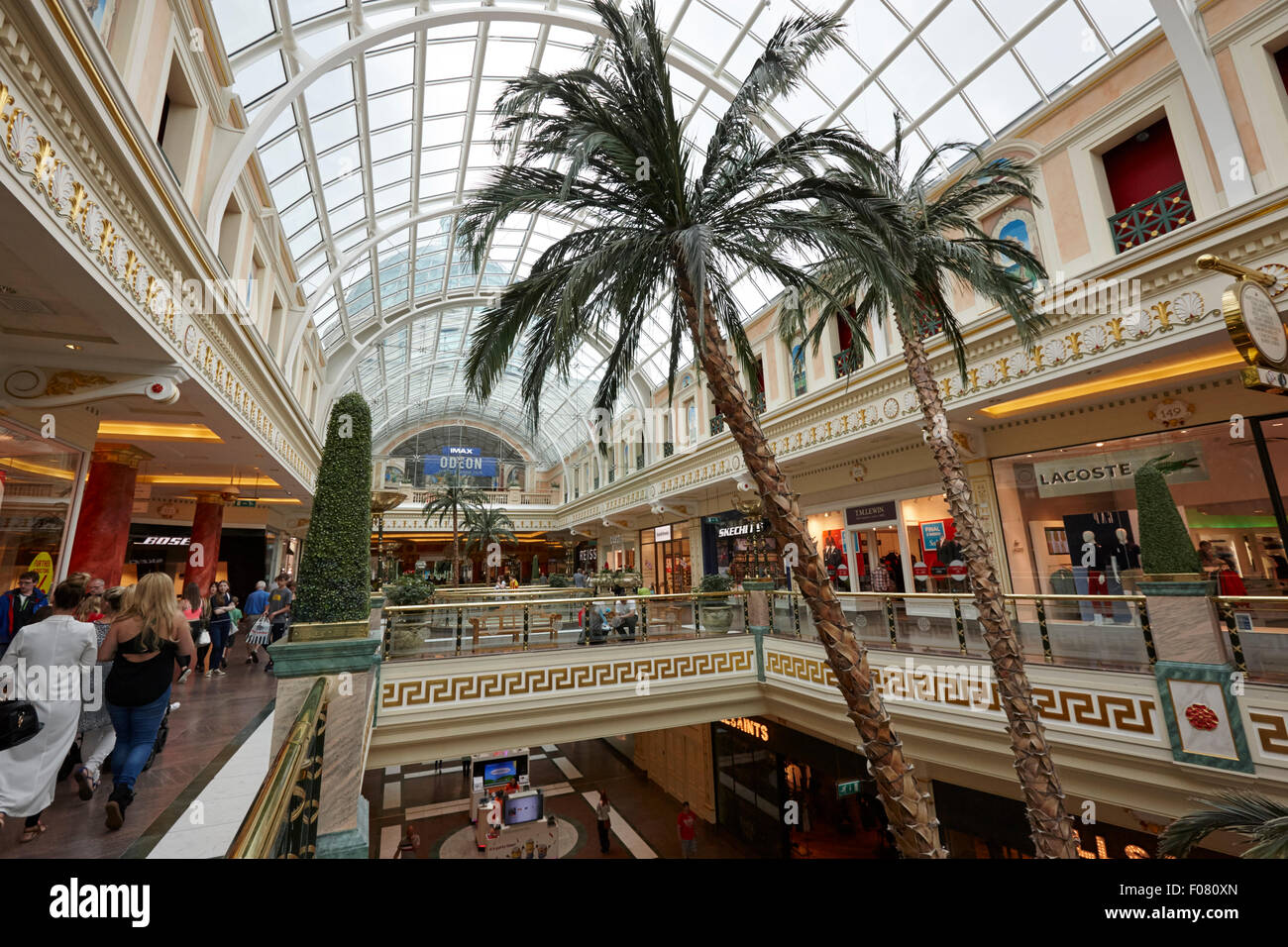 Manchester shopping mall -Fotos und -Bildmaterial in hoher Auflösung ...