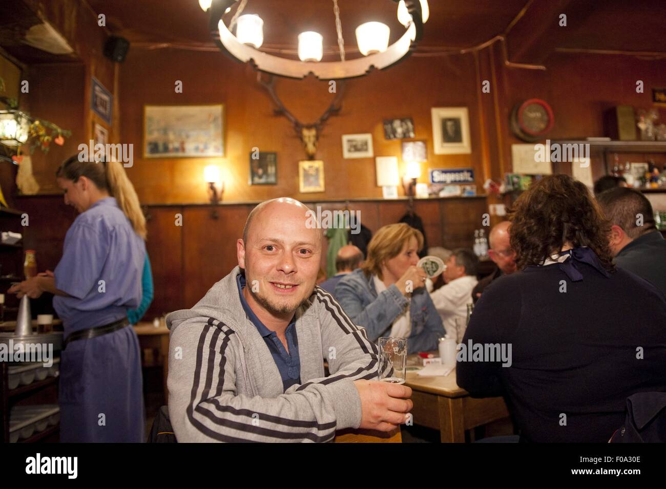 Gäste sitzen im Restaurant Lommerzheim, Deutz, Köln Stockfotografie - Alamy