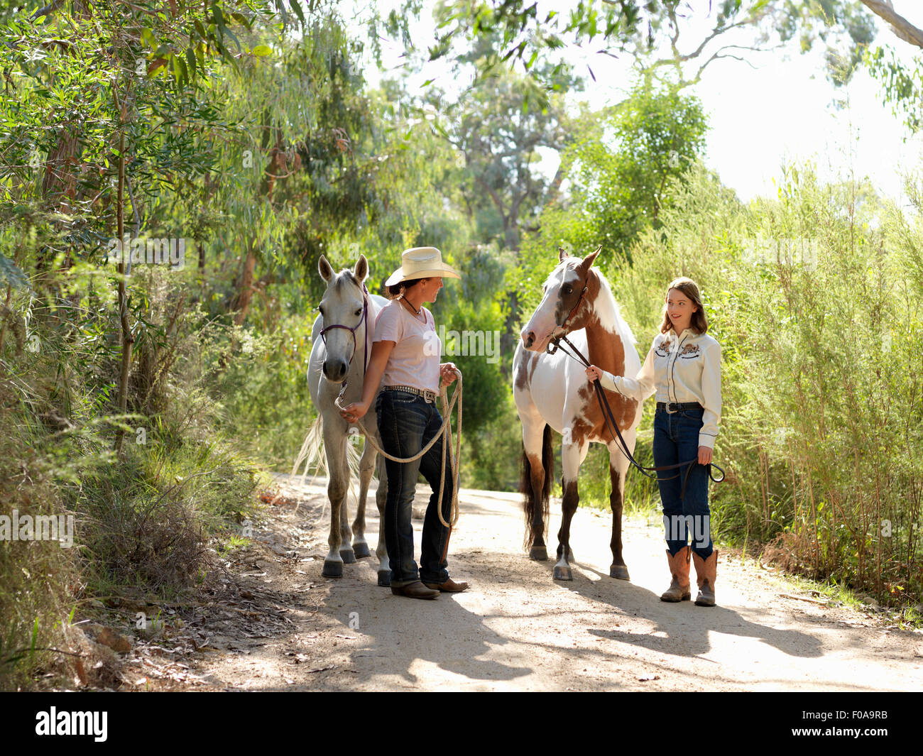 Mutter von zwei -Fotos und -Bildmaterial in hoher Auflösung – Alamy