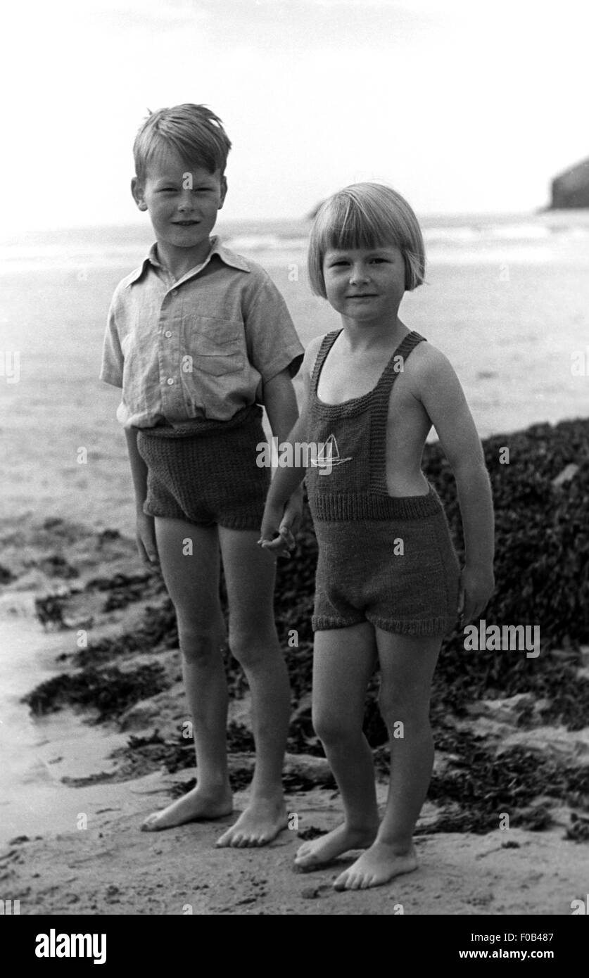 Kinder kinder urlaub Schwarzweiß-Stockfotos und -bilder - Alamy