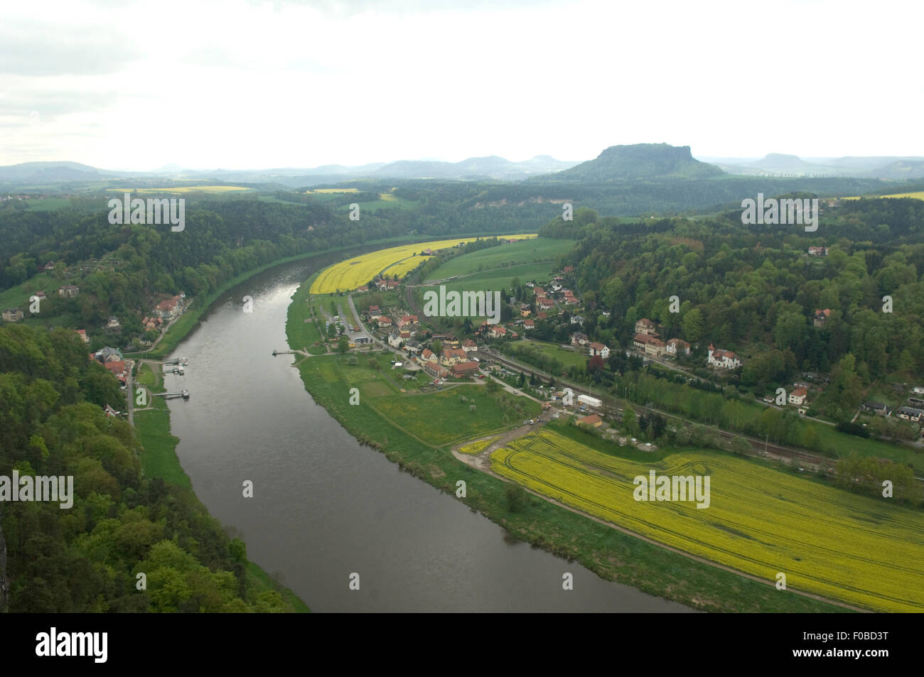 Elbe sandstein hochland elbsandsteingebirge -Fotos und -Bildmaterial in ...
