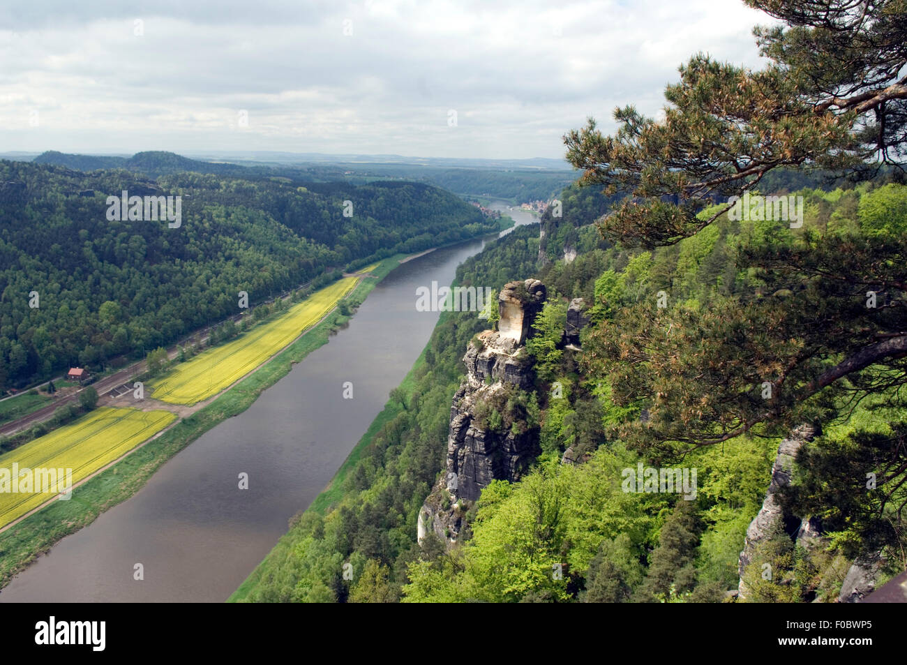 Elbe sandstein hochland elbsandsteingebirge -Fotos und -Bildmaterial in ...