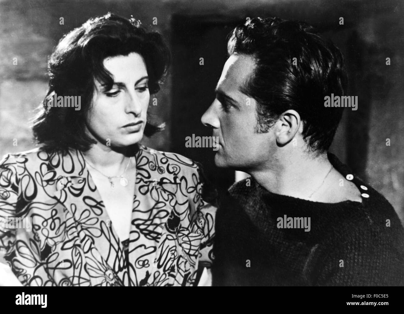 Vulcano 1950 anna magnani -Fotos und -Bildmaterial in hoher Auflösung ...