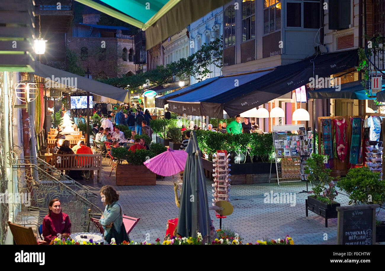 Menschen im Restaurant in der Altstadt von Tiflis Stockfotografie - Alamy