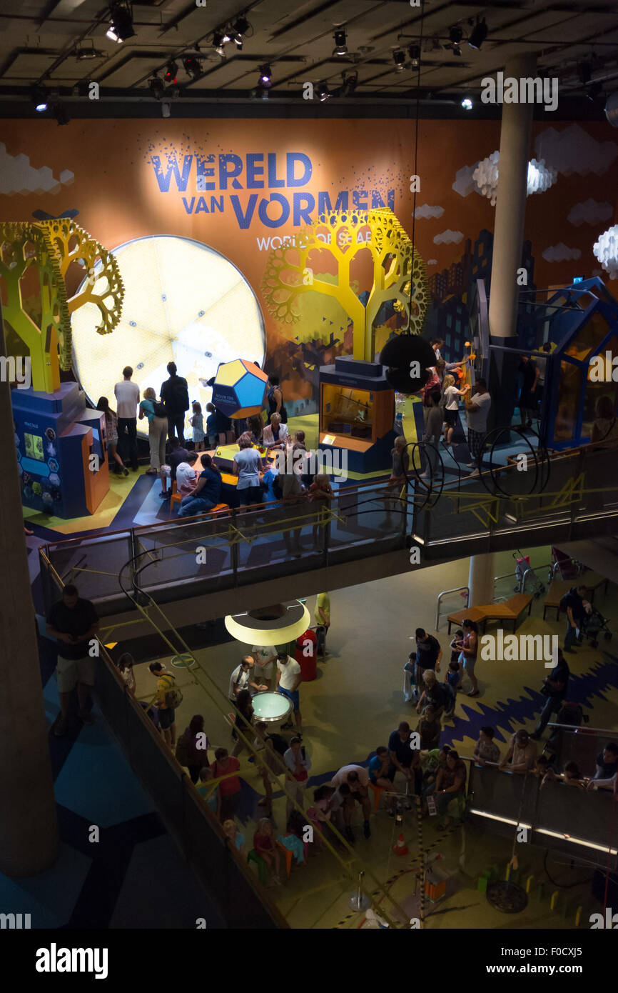 Innenraum des Nemo Science Museum in Amsterdam Holland Stockfotografie ...