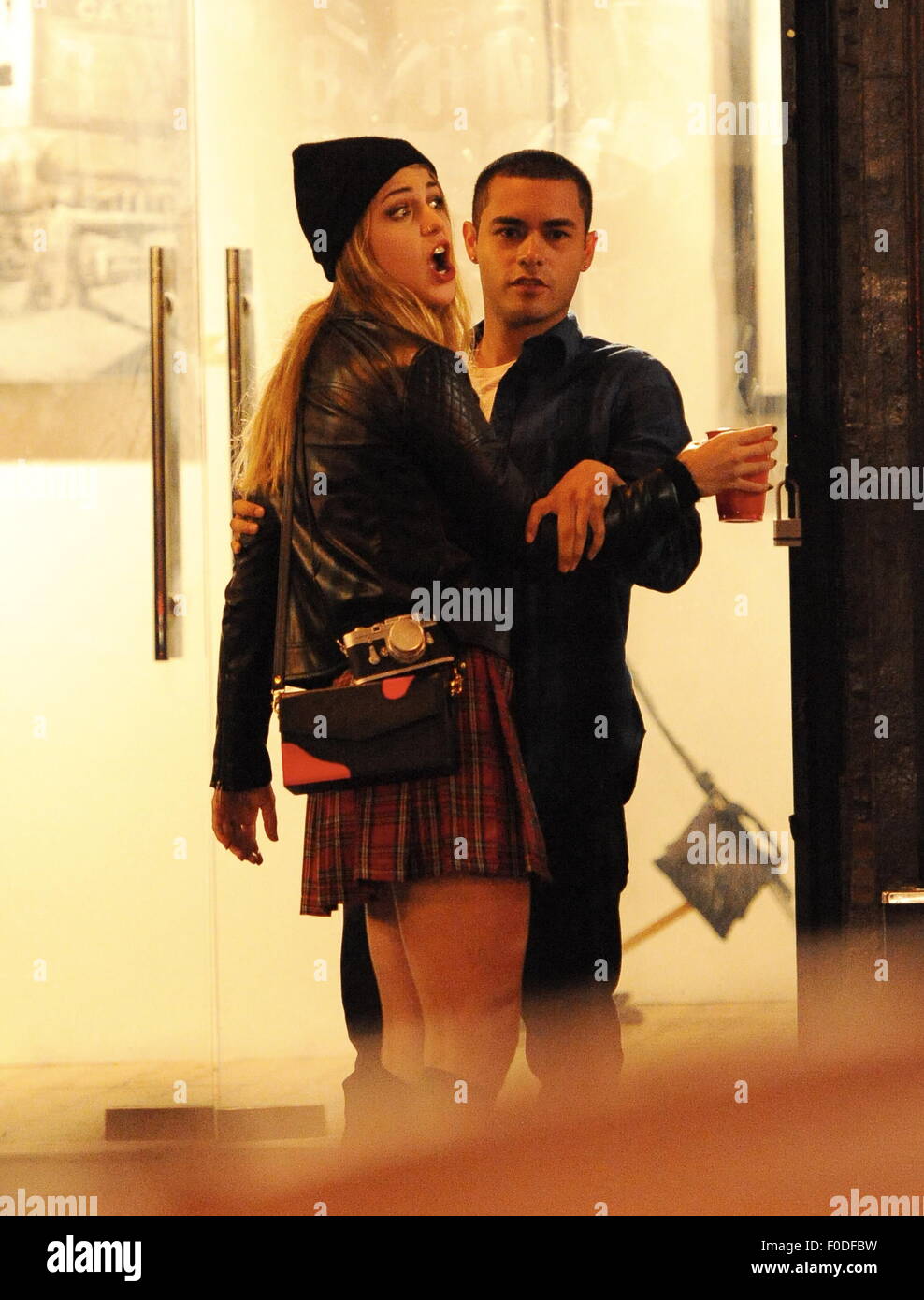 Supergirl Melissa Benoist entdeckt handeln betrunken in den Straßen von ...