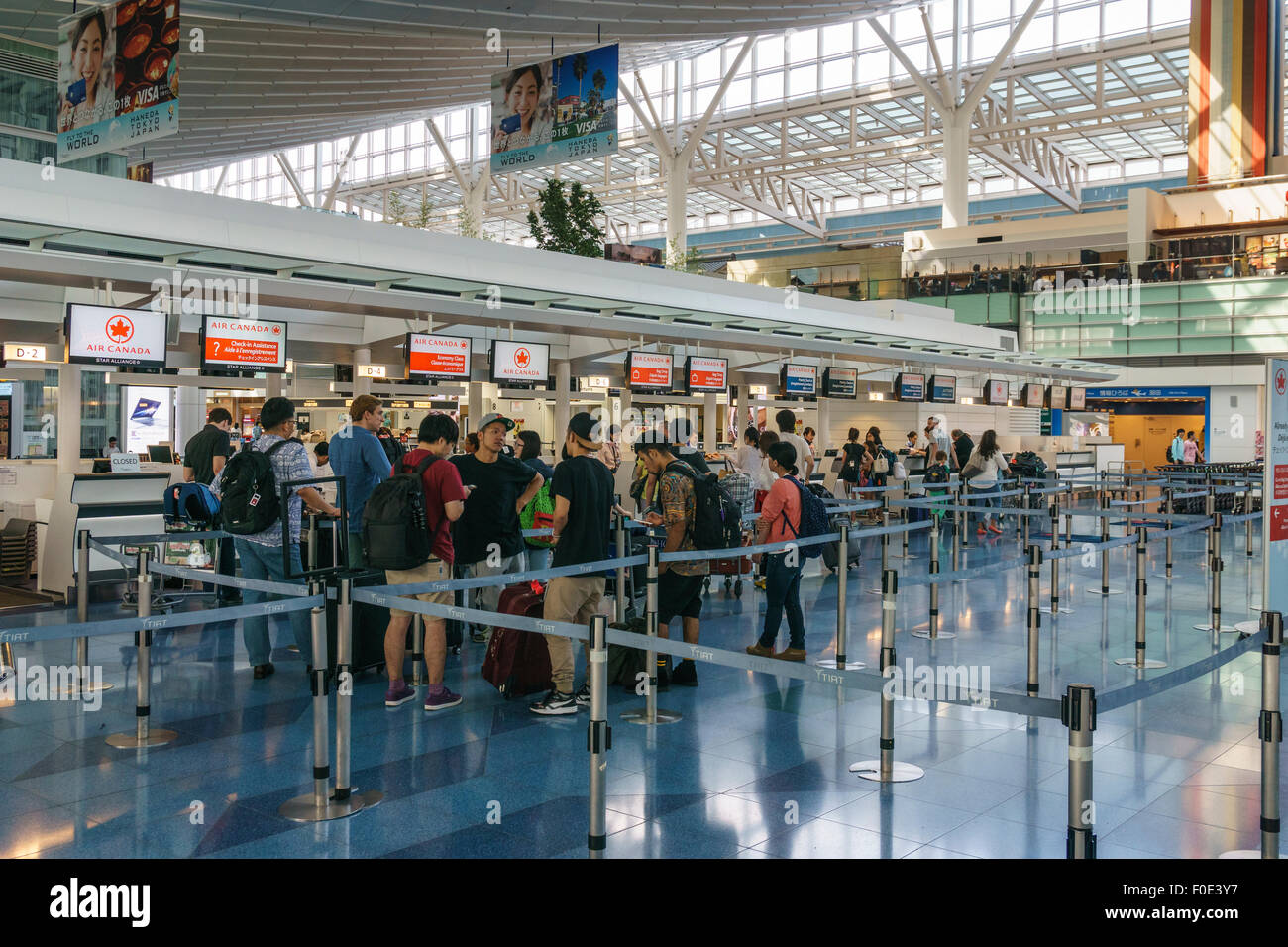 Flughafen Tokio-Haneda International Terminal in Japan Stockfotografie ...