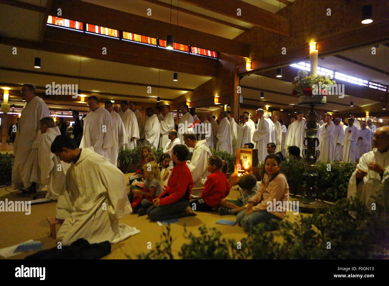 Taize brüder -Fotos und -Bildmaterial in hoher Auflösung – Alamy