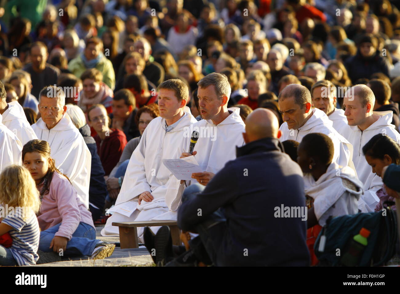 Taize brüder -Fotos und -Bildmaterial in hoher Auflösung – Alamy