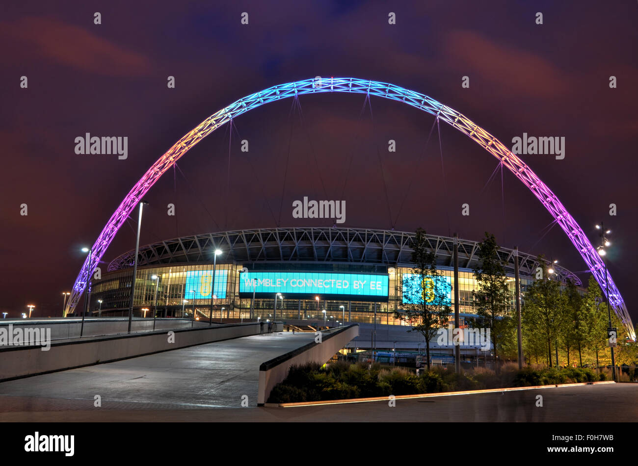 London arena in der nacht -Fotos und -Bildmaterial in hoher Auflösung ...