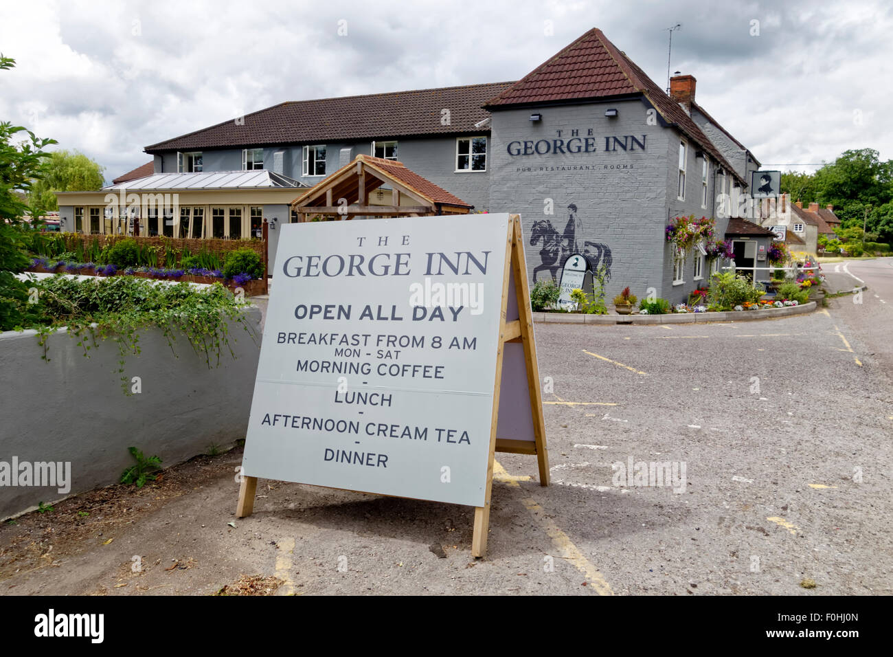 Die george inn longbridge deverill -Fotos und -Bildmaterial in hoher ...
