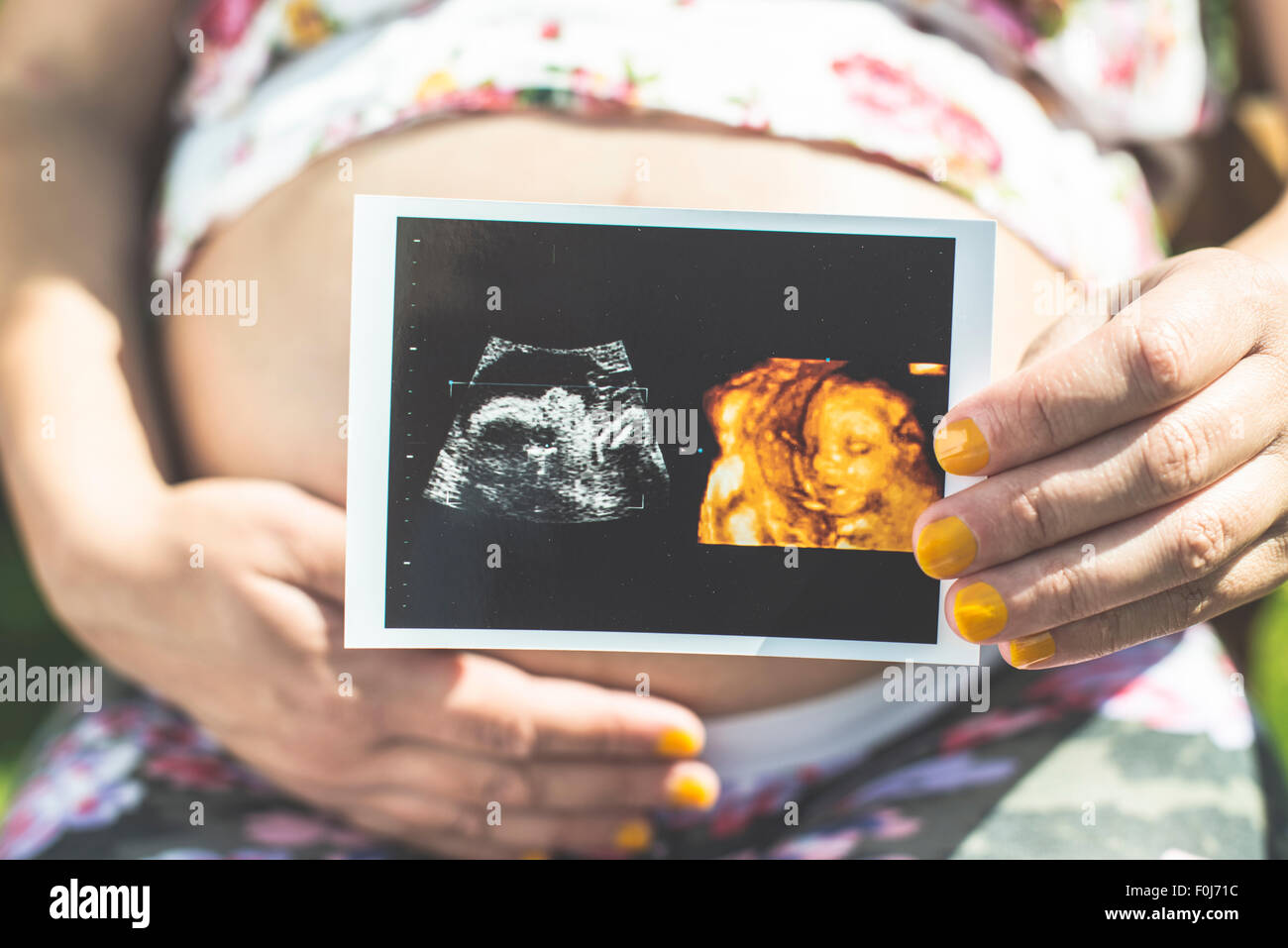Baby im mutterleib -Fotos und -Bildmaterial in hoher Auflösung – Alamy