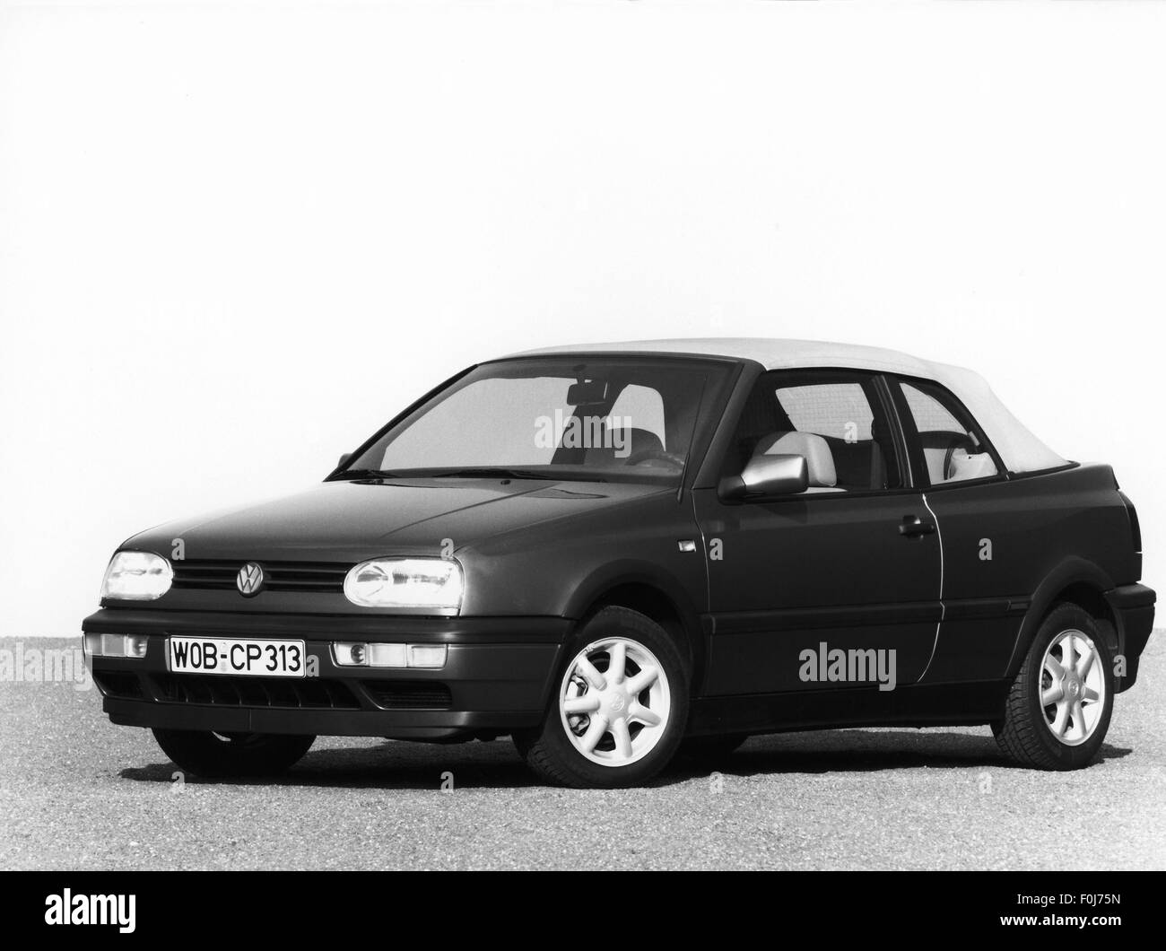 Cabrio volkswagen golf -Fotos und -Bildmaterial in hoher Auflösung – Alamy