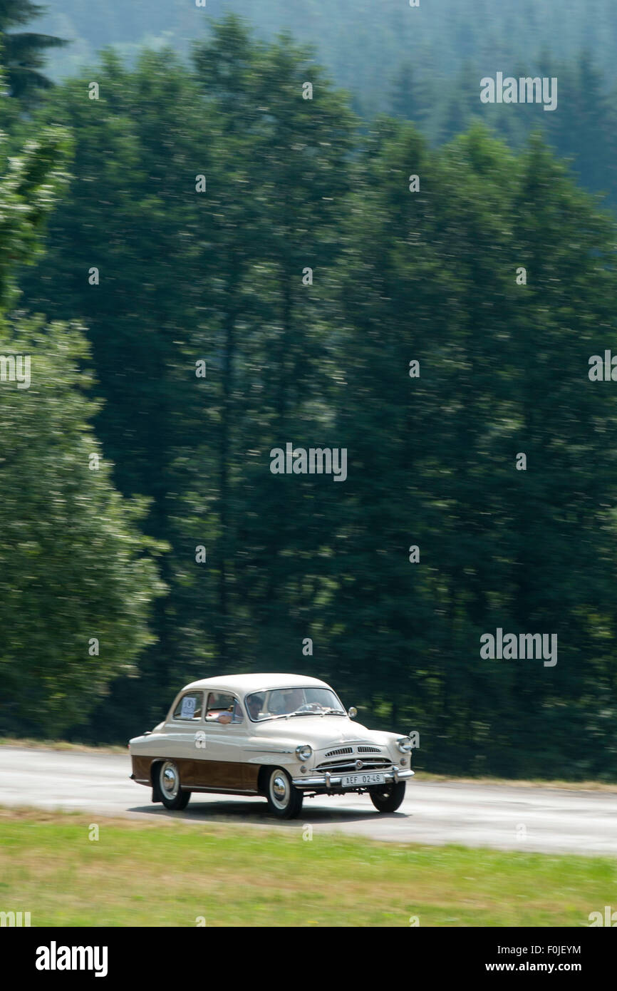 Skoda 445 -Fotos und -Bildmaterial in hoher Auflösung – Alamy