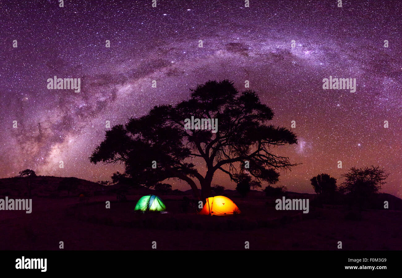 Milky way galaxy stars namibia -Fotos und -Bildmaterial in hoher ...