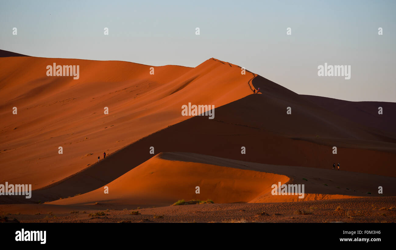 Rote dünen bei sossusvlei -Fotos und -Bildmaterial in hoher Auflösung ...