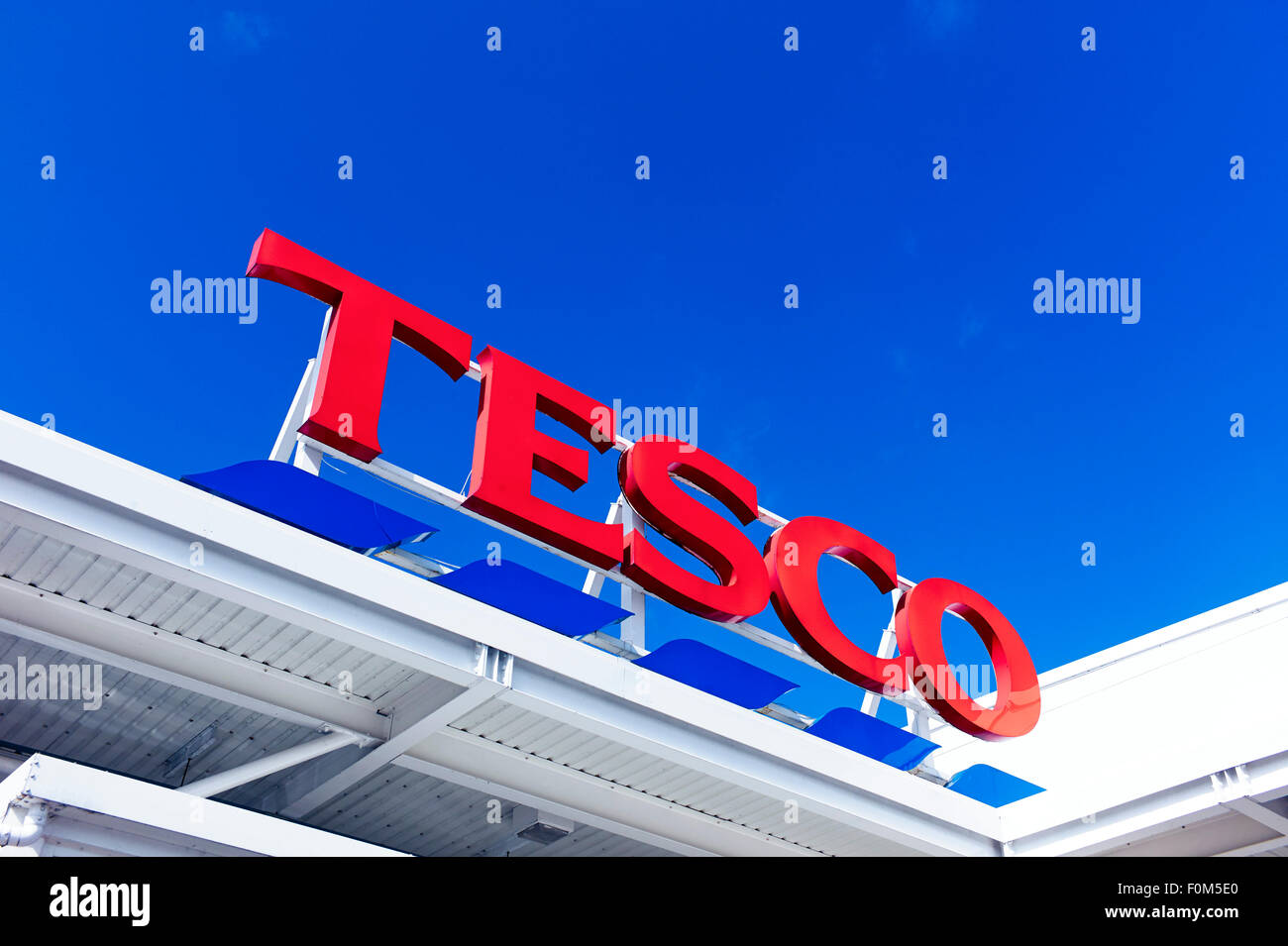 Tesco rotes logo -Fotos und -Bildmaterial in hoher Auflösung – Alamy