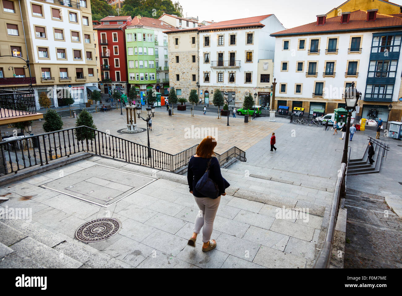 Bilbao square -Fotos und -Bildmaterial in hoher Auflösung – Alamy