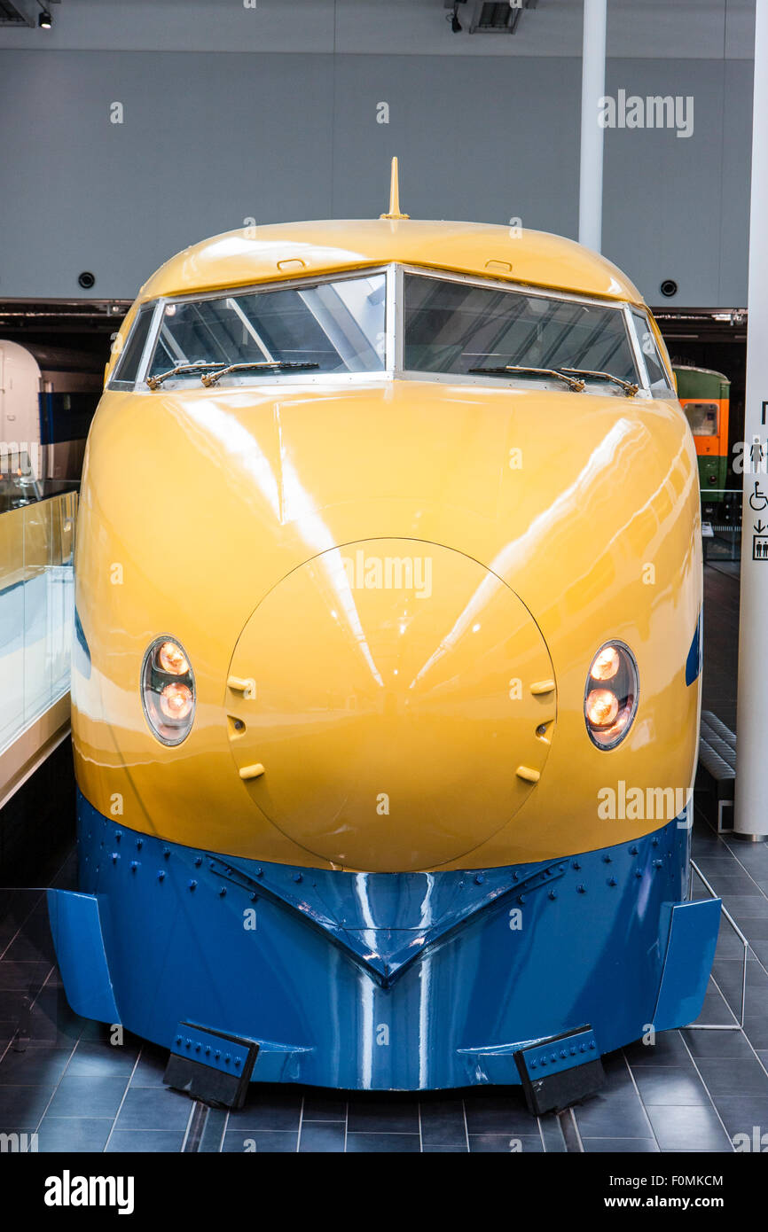Japan, Nagoya, Railway Park. Shinkansen Museum. Dr Gelb, Klasse 922 ...