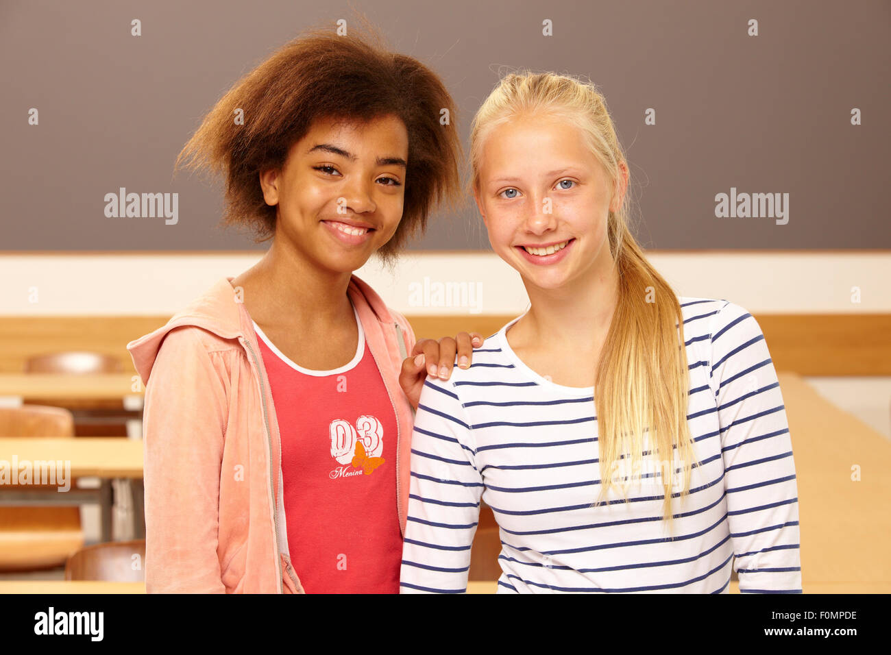 Multikulturelle schulklasse -Fotos und -Bildmaterial in hoher Auflösung ...