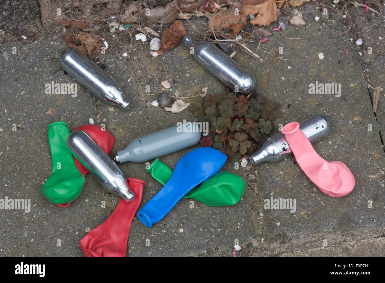 Lachgas zylinder -Fotos und -Bildmaterial in hoher Auflösung – Alamy