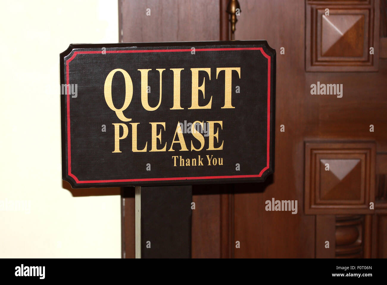 Quiet please sign -Fotos und -Bildmaterial in hoher Auflösung – Alamy