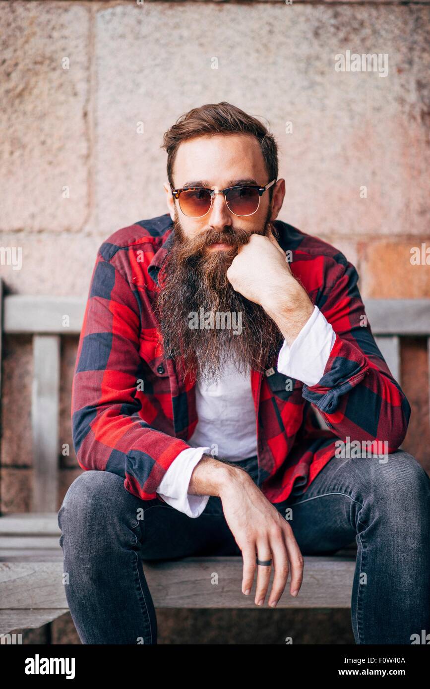 Mann mit bart mit sonnenbrille -Fotos und -Bildmaterial in hoher ...