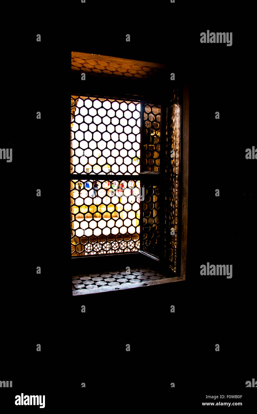 Gitter fenster palast -Fotos und -Bildmaterial in hoher Auflösung – Alamy