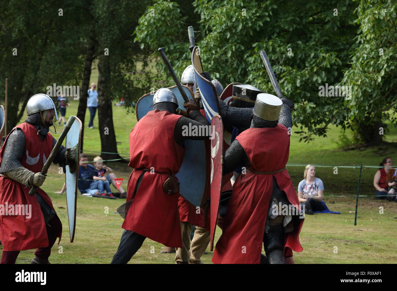 Clash of knights -Fotos und -Bildmaterial in hoher Auflösung – Alamy
