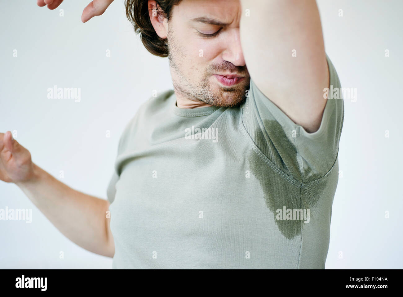 Achsel schwitzen -Fotos und -Bildmaterial in hoher Auflösung – Alamy