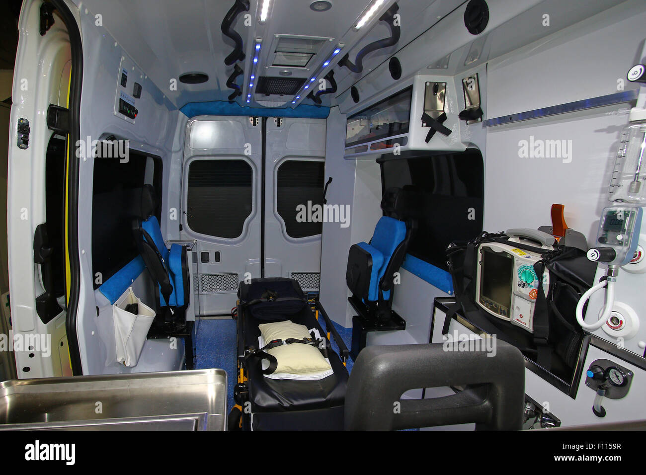 Krankenwagen lichter in der nacht Stockfotos und -bilder Kaufen - Alamy