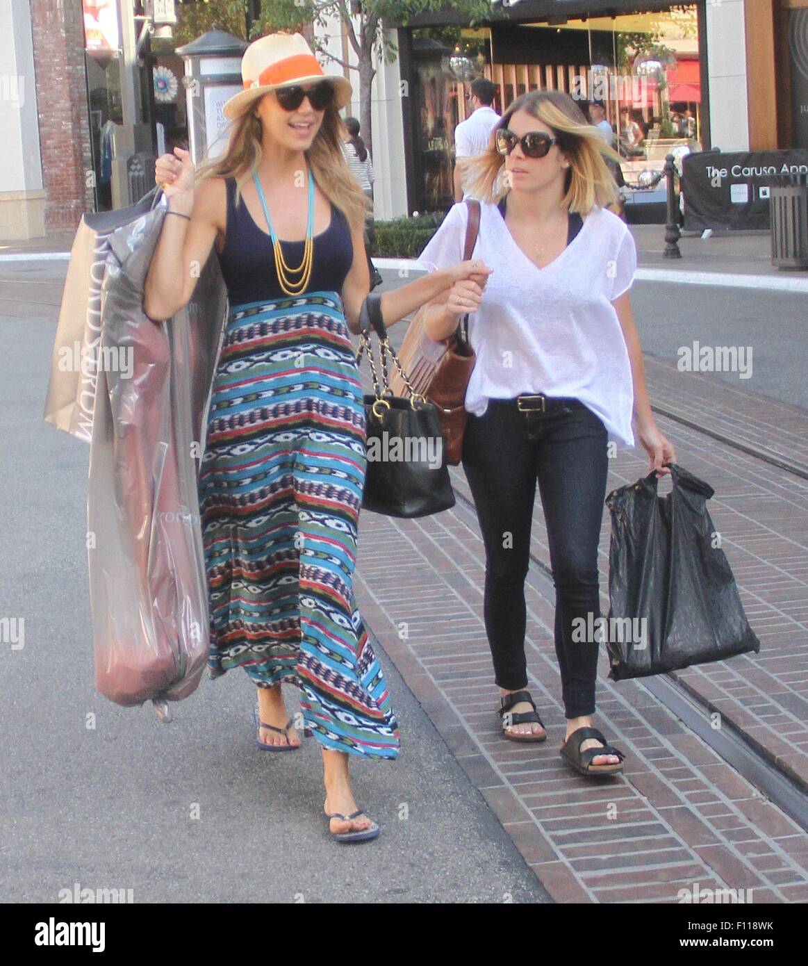 Arielle kebbel geht -Fotos und -Bildmaterial in hoher Auflösung – Alamy