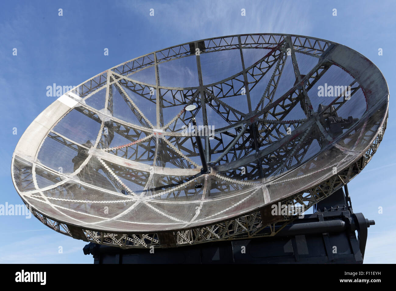 Parabolic antenna -Fotos und -Bildmaterial in hoher Auflösung – Alamy