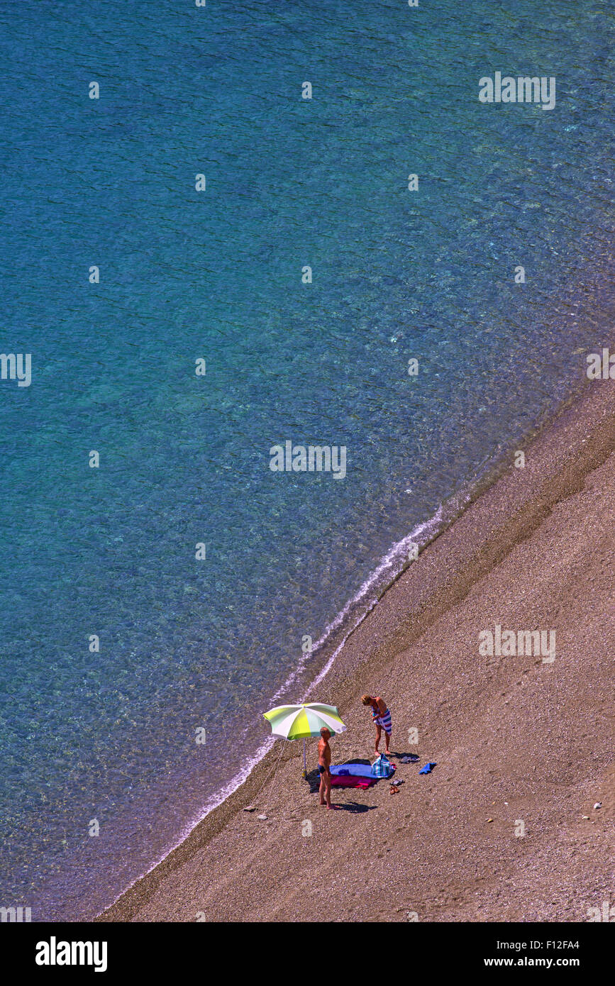 Schwimmen und Sonnenbaden am Plaka Strand befindet sich in der Nähe von ...