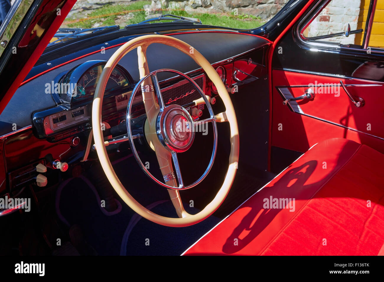 Old russian car volga gaz 21 -Fotos und -Bildmaterial in hoher ...