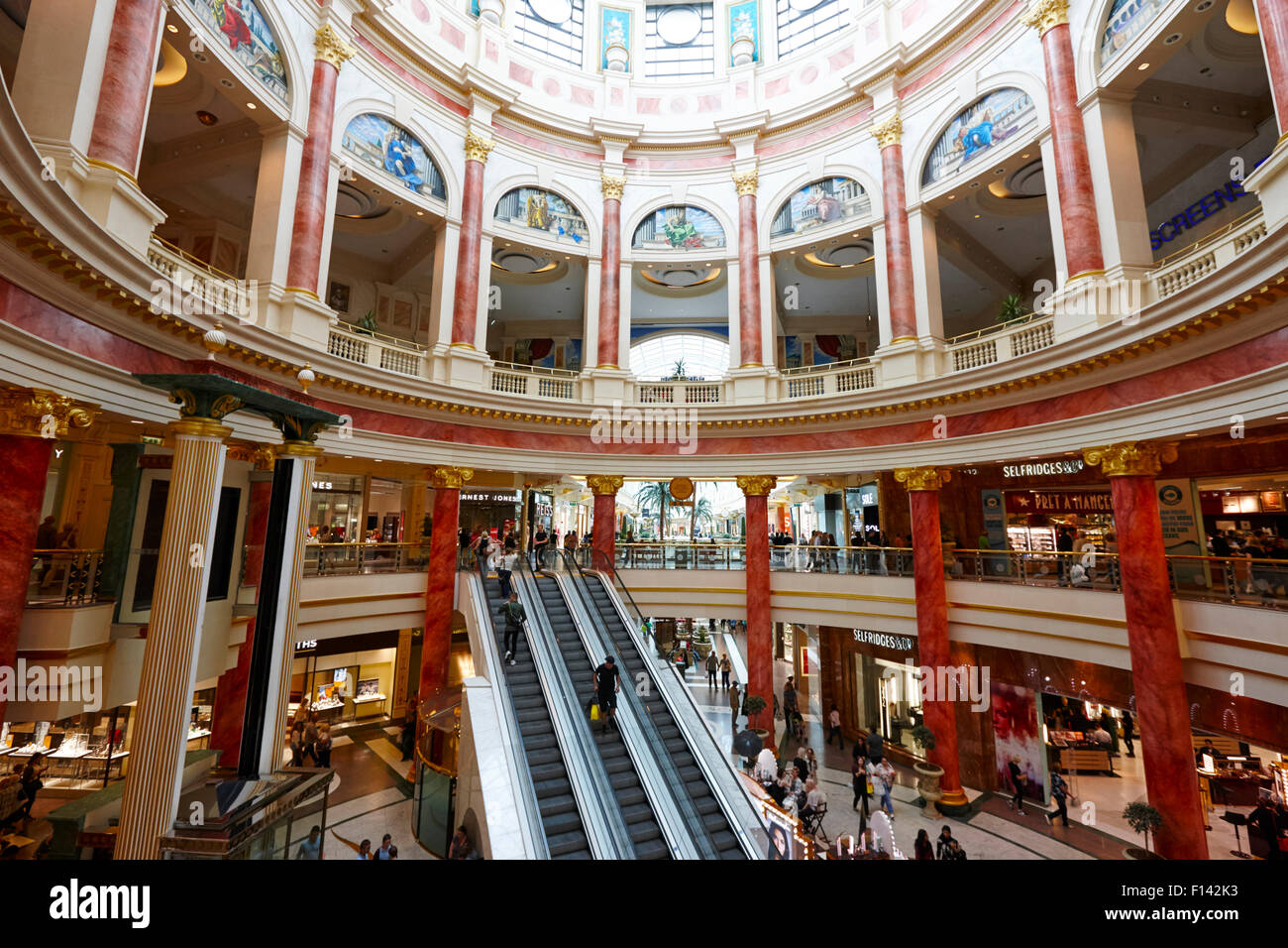 Manchester shopping mall -Fotos und -Bildmaterial in hoher Auflösung ...