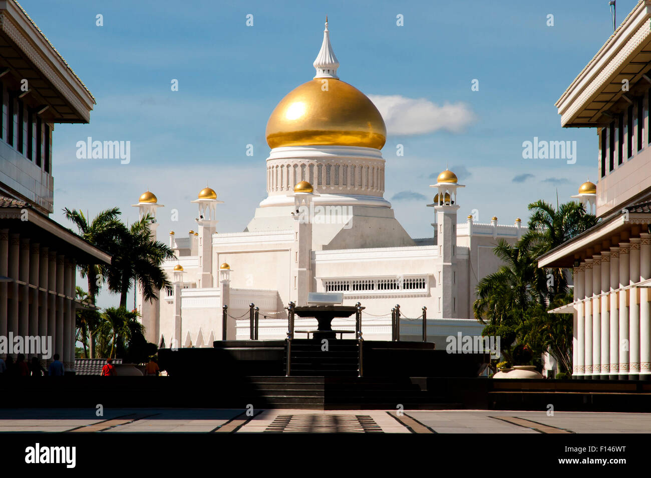 Ali saifuddin mosque -Fotos und -Bildmaterial in hoher Auflösung – Alamy