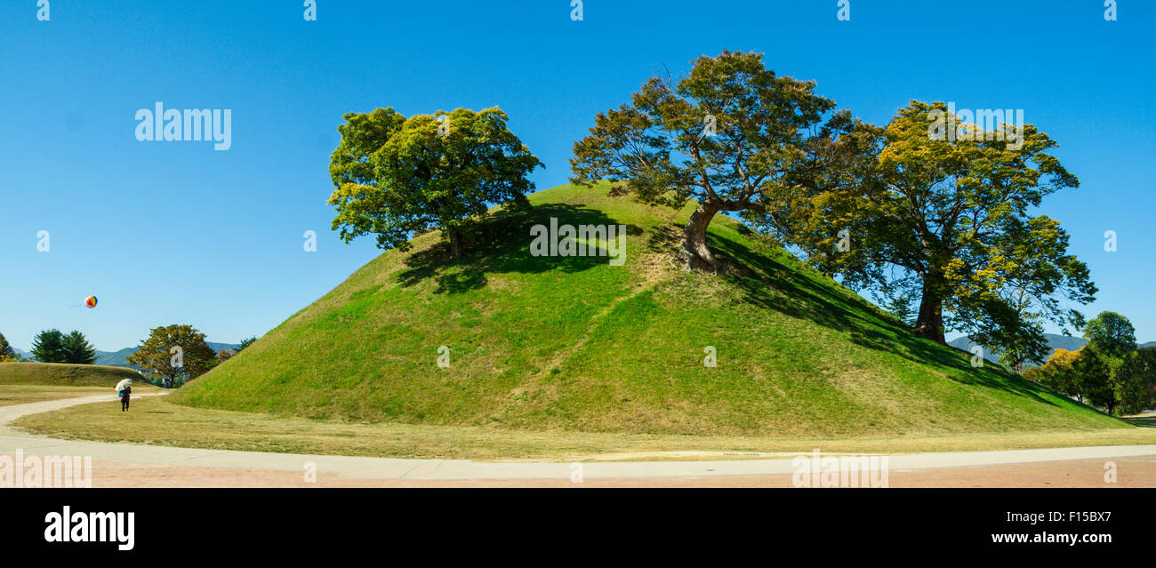 Royal tumuli park -Fotos und -Bildmaterial in hoher Auflösung – Alamy