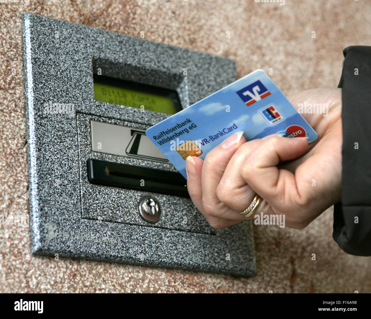 Ec card cash machine -Fotos und -Bildmaterial in hoher Auflösung – Alamy