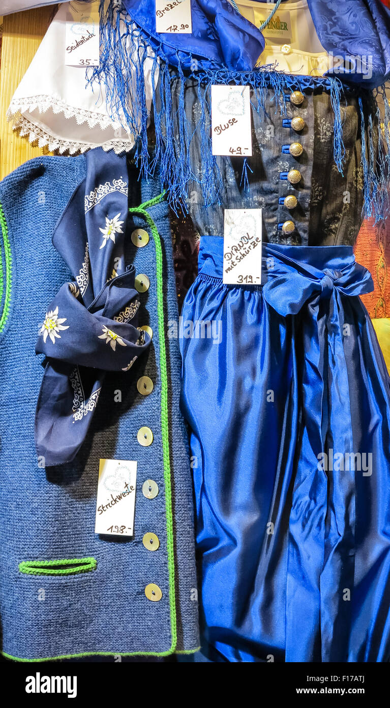 Traditionellem kleid dirndl -Fotos und -Bildmaterial in hoher Auflösung ...