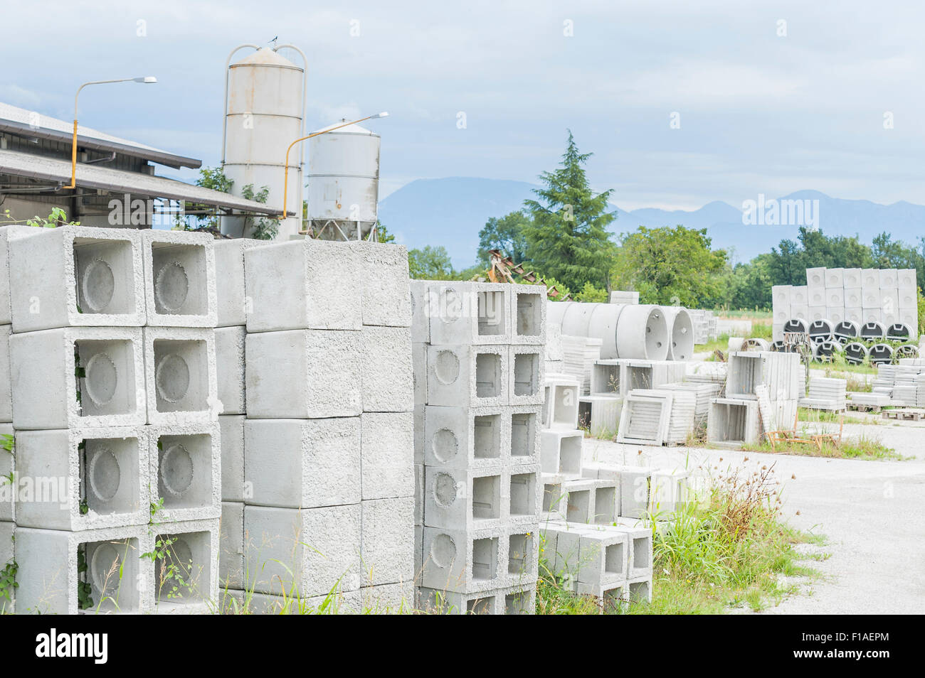 Precast concrete culverts -Fotos und -Bildmaterial in hoher Auflösung – Alamy
