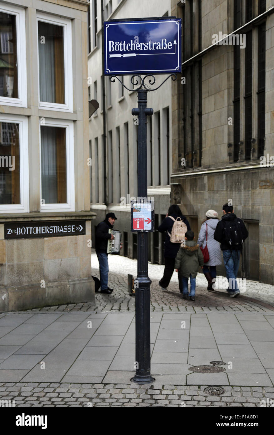 Schild zur bottcherstrasse -Fotos und -Bildmaterial in hoher Auflösung ...