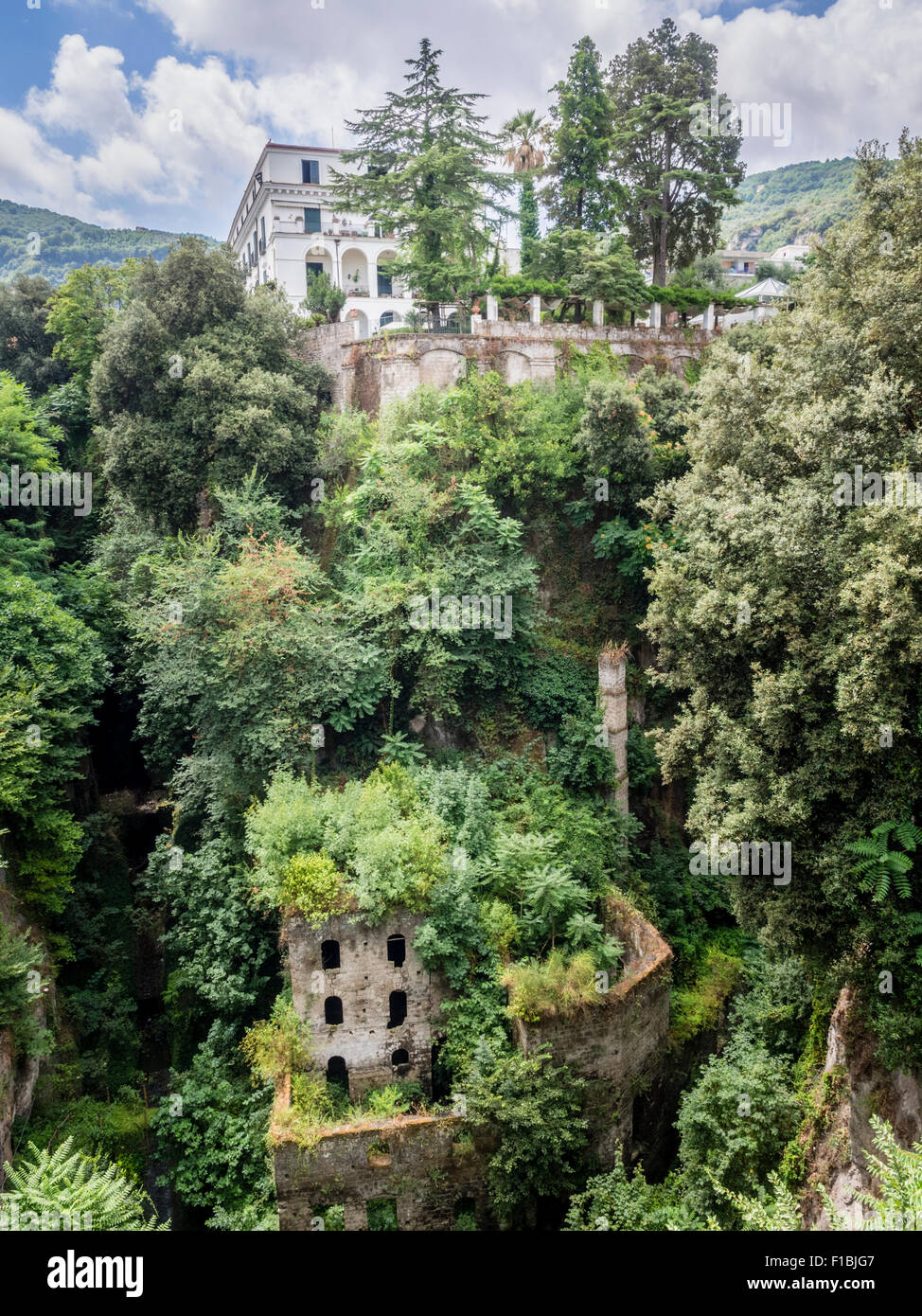 Der vallone dei mulini -Fotos und -Bildmaterial in hoher Auflösung – Alamy