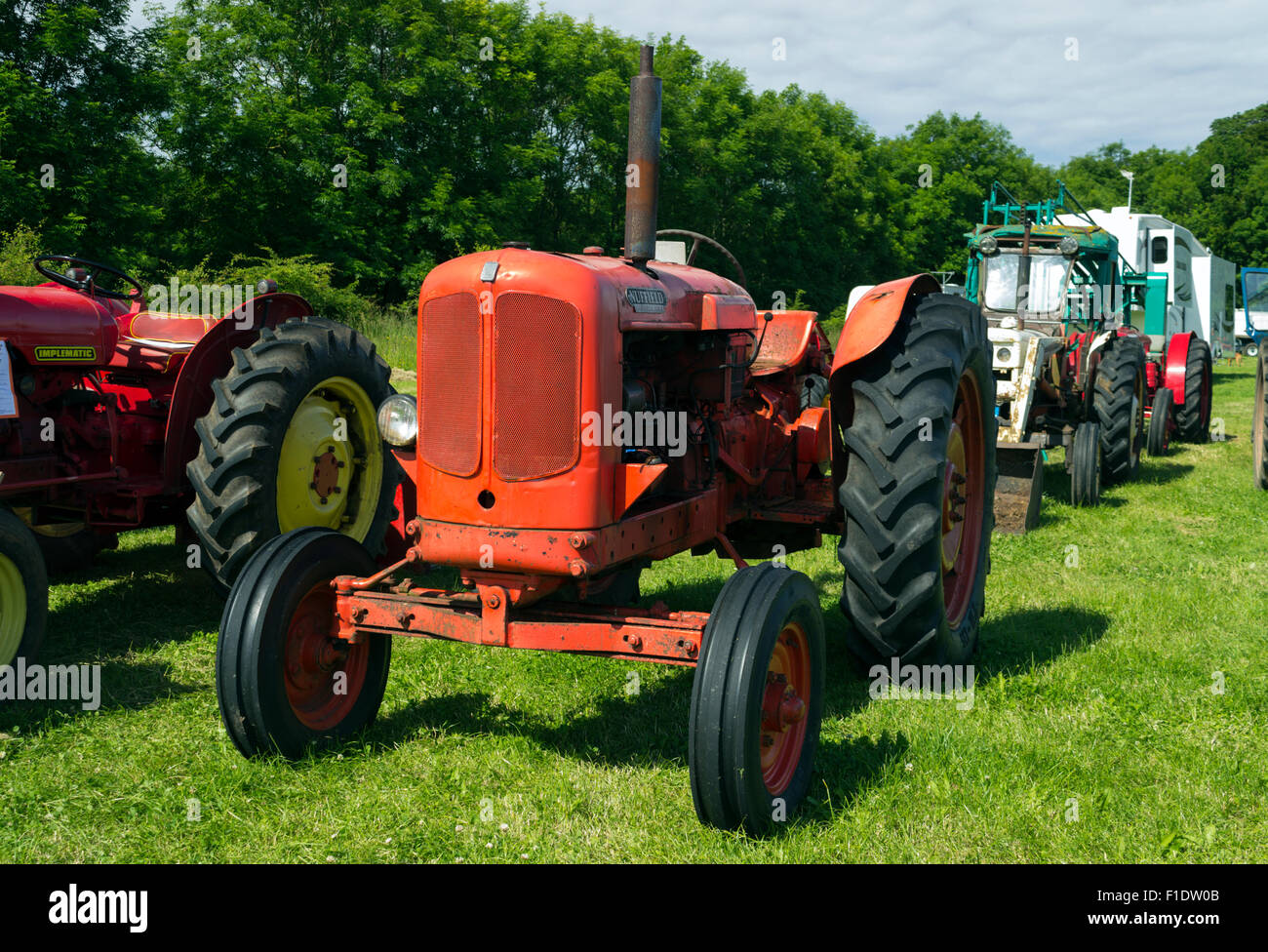 Jahrgang nuffield traktor -Fotos und -Bildmaterial in hoher Auflösung – Alamy
