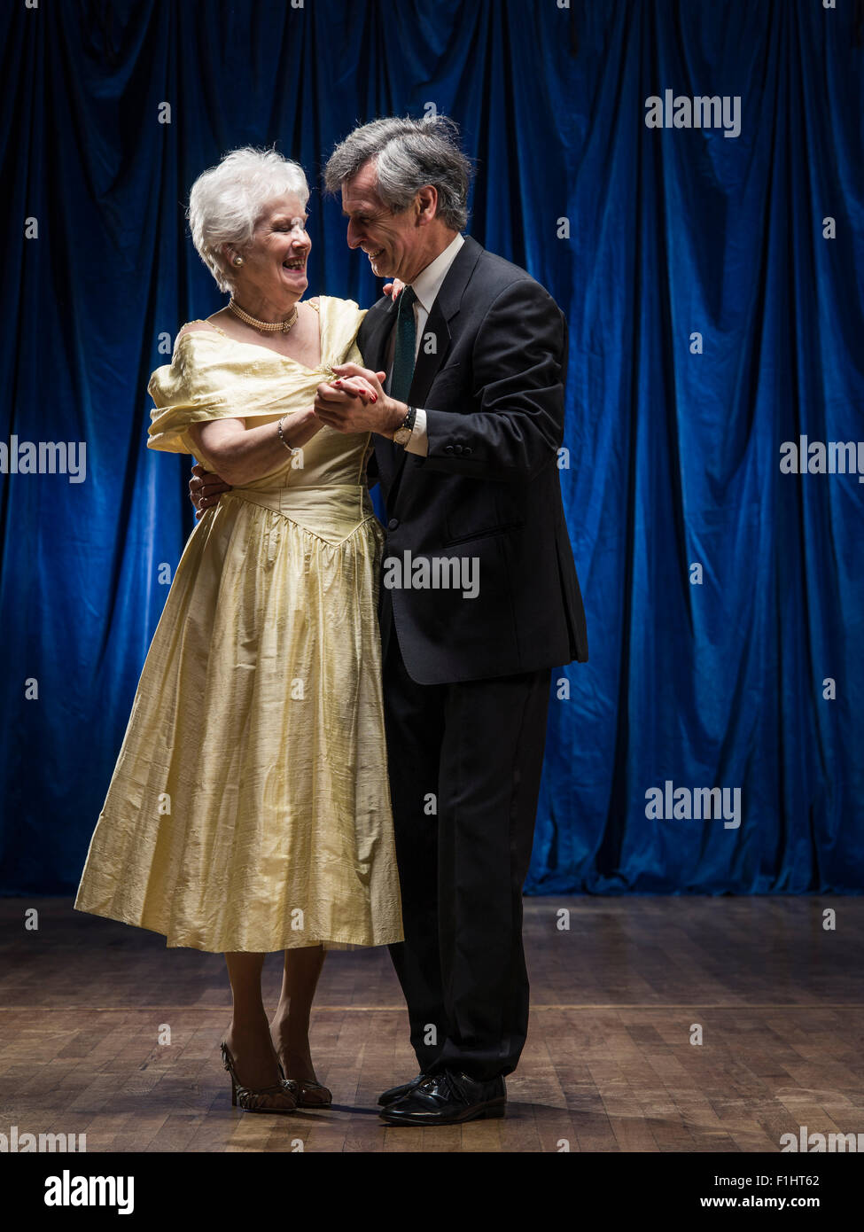 Dance couple ball -Fotos und -Bildmaterial in hoher Auflösung – Alamy