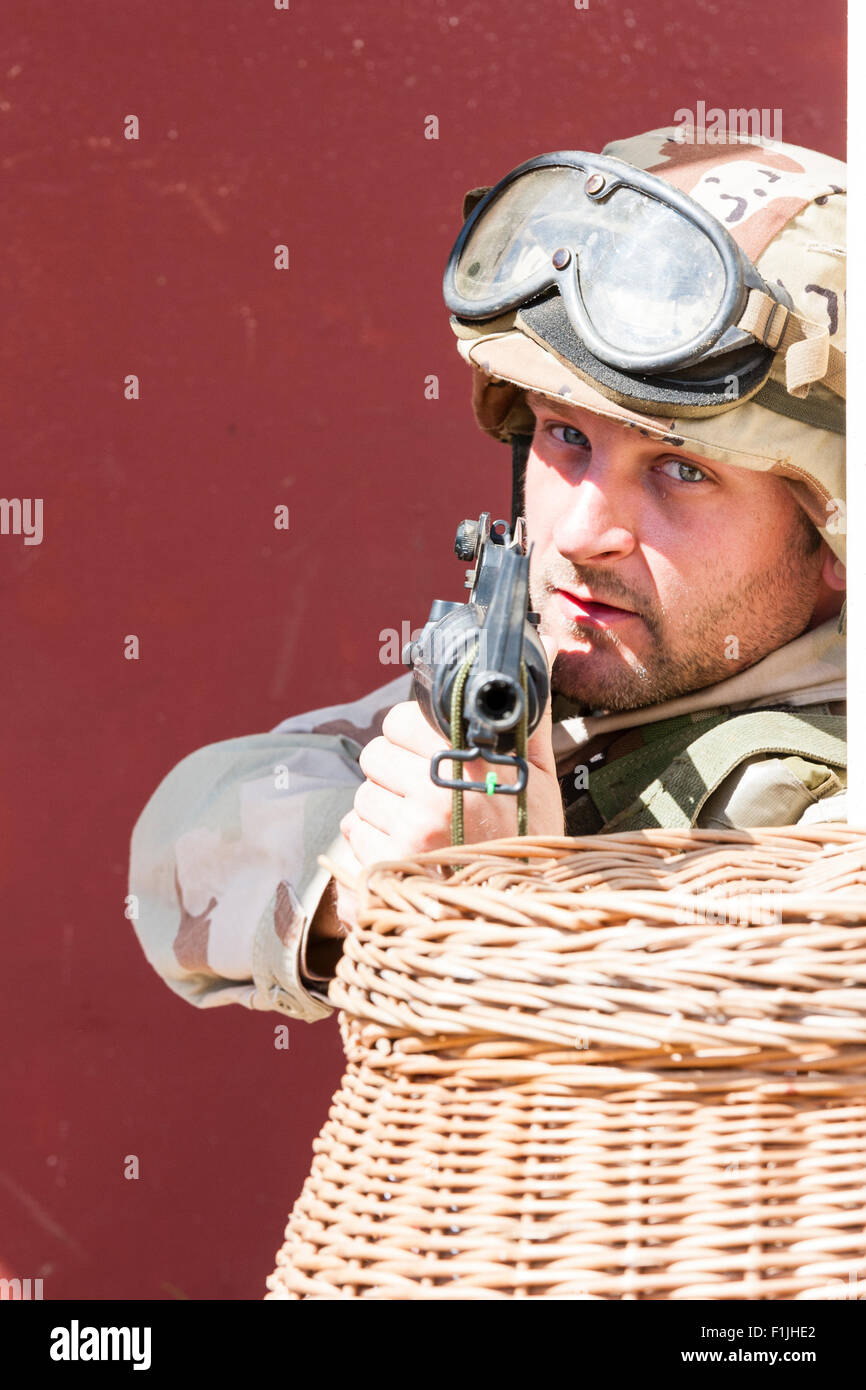 Taking aim -Fotos und -Bildmaterial in hoher Auflösung – Alamy