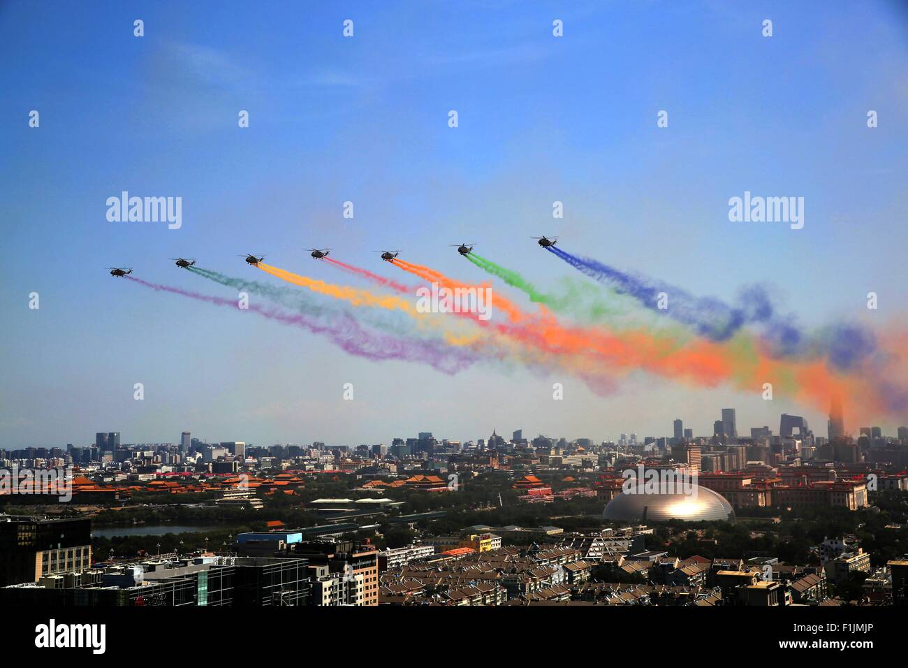 Peking, China. 3. Sep 2015. Hubschrauber an eine Parade in Peking ...